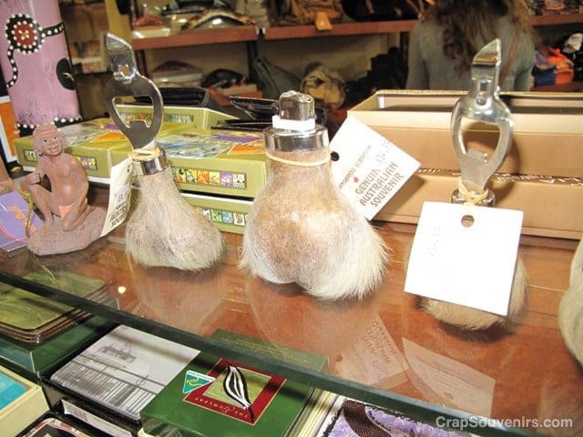 The worst souvenirs from around the world – Karryon