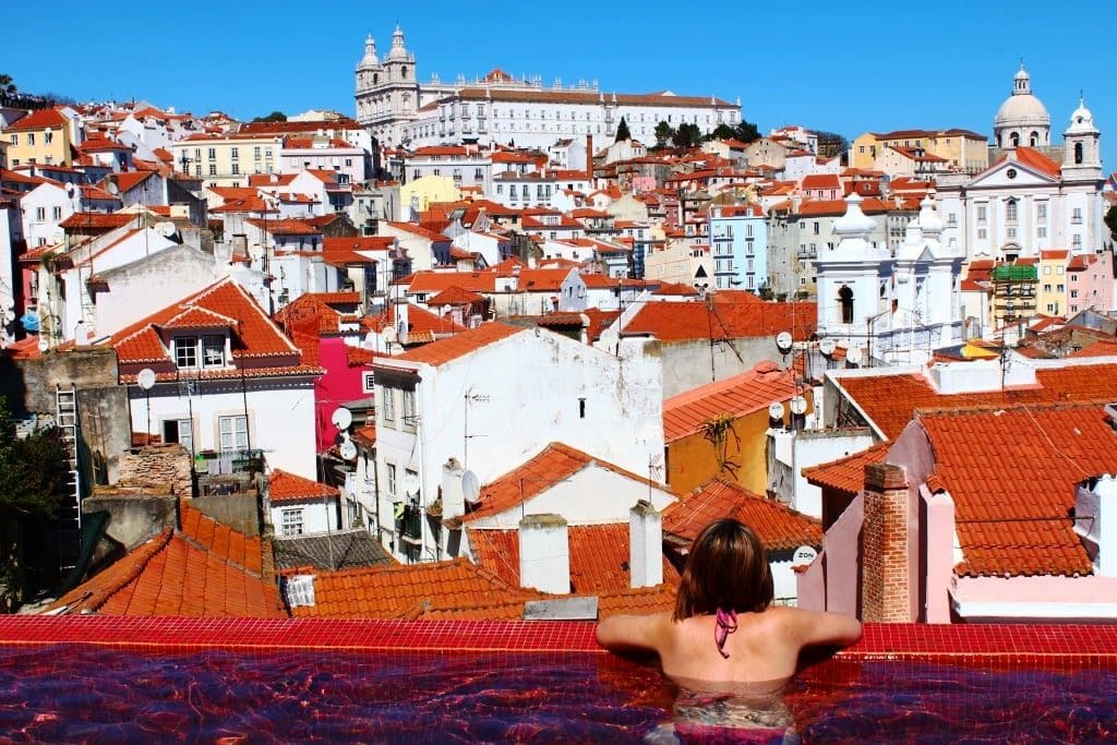 Top 10 pools with a view – KARRYON