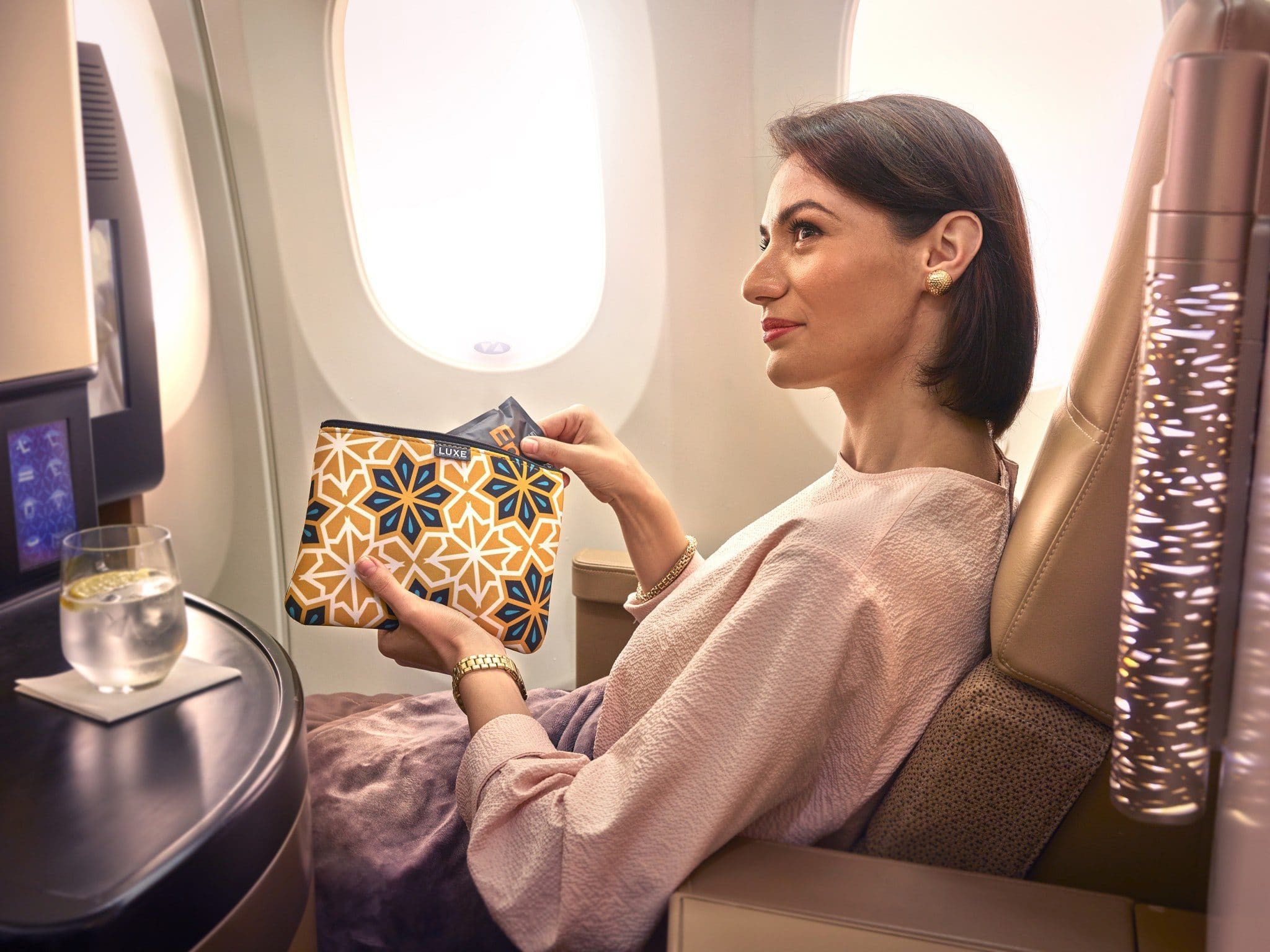 Etihad teams up with LUXE City Guides for new amenity kits – KARRYON