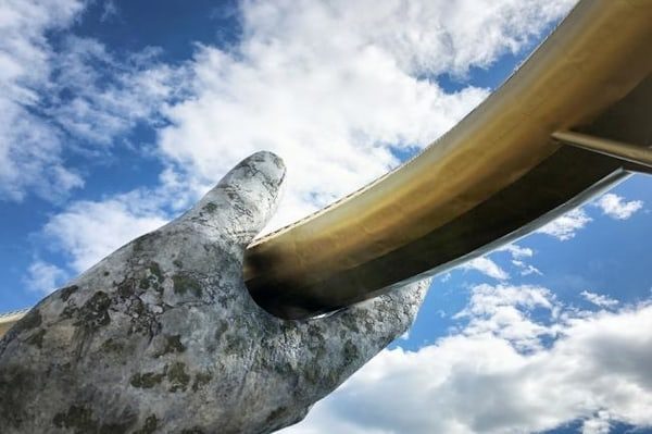 HANDS OF GOD: Vietnam's new bridge is already a social media sensation ...