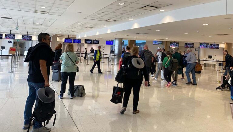 Flight Test: United Airlines UA100 Sydney – Houston Economy