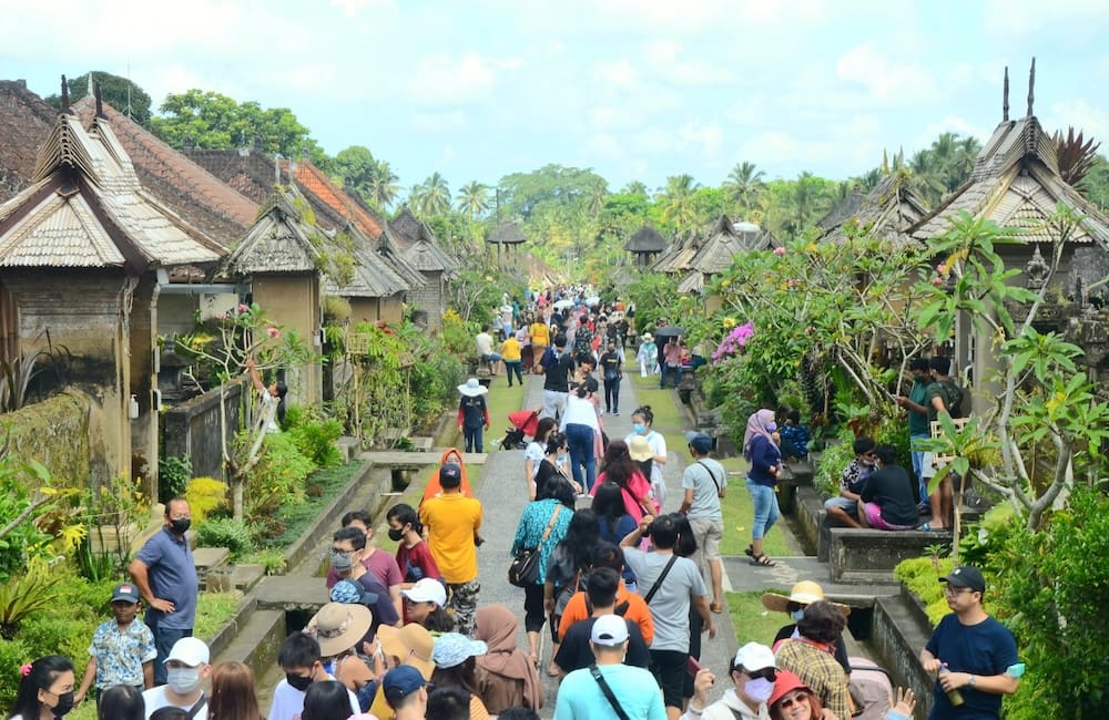 Bali cracks down on tourist crime as Aussie arrivals reach all-time high